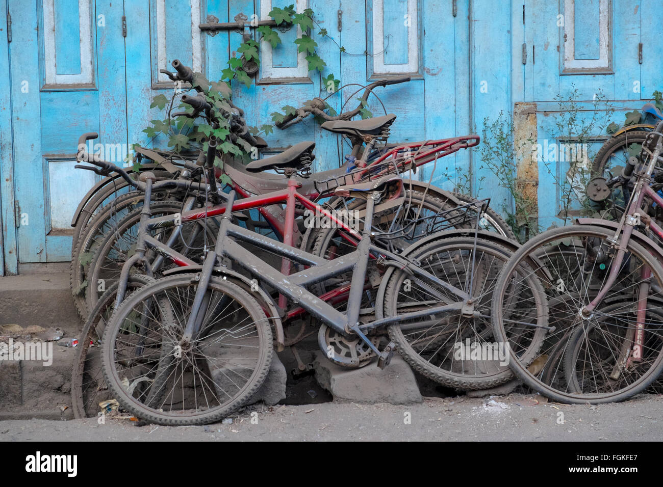 Discarded bikes hi-res stock photography and images - Alamy