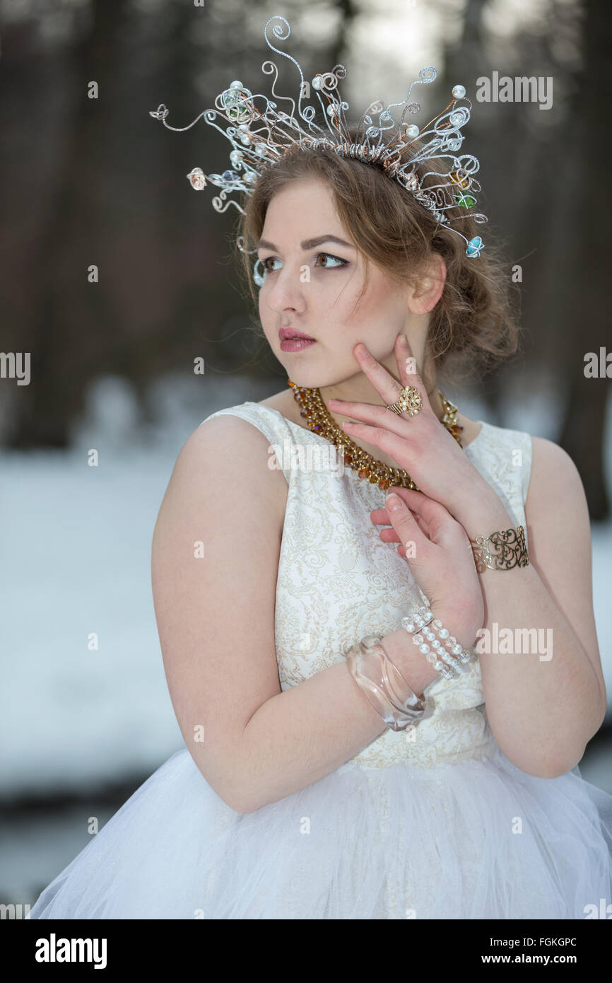 Mature woman crown hi-res stock photography and images - Alamy