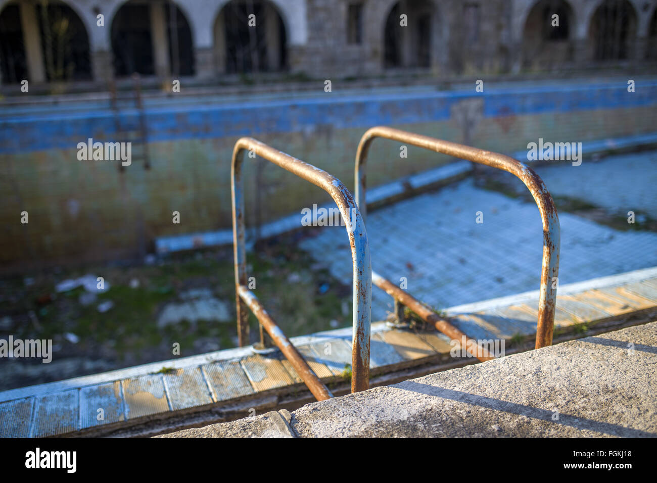 Old pool hi-res stock photography and images - Alamy