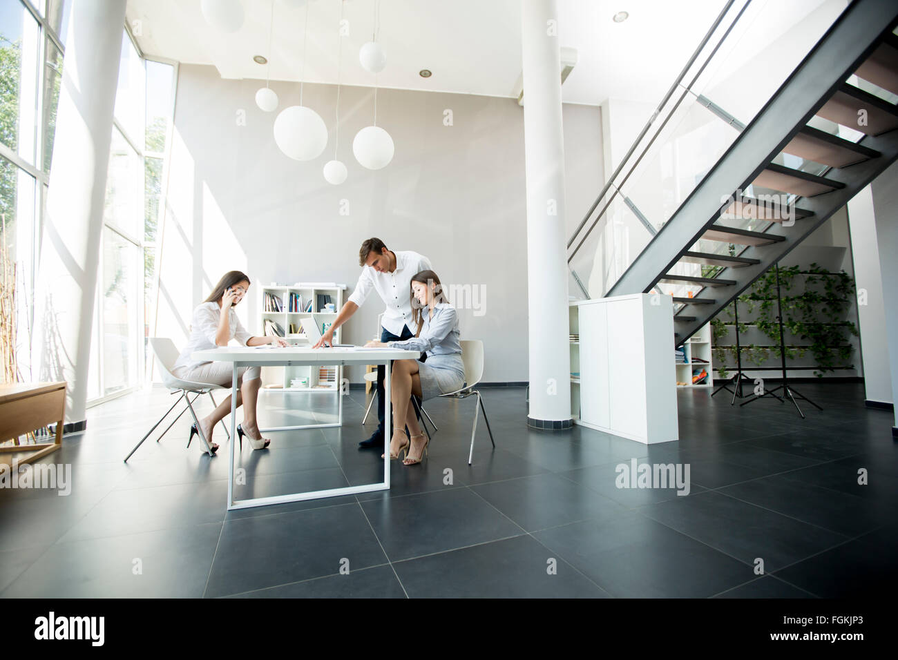 Teamwork in the office Stock Photo - Alamy