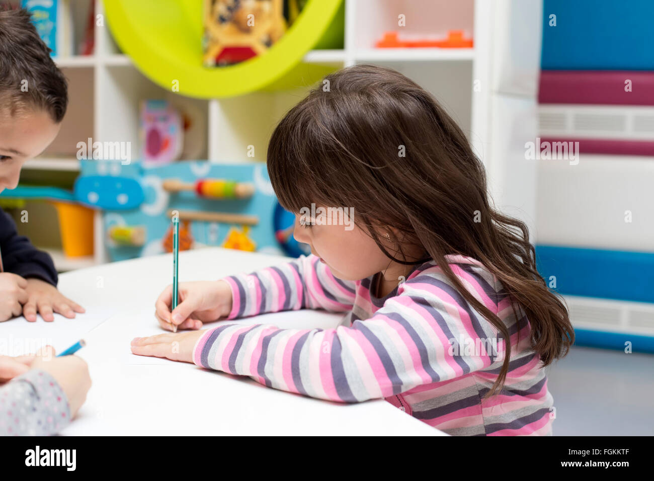 Children drawing hi-res stock photography and images - Alamy