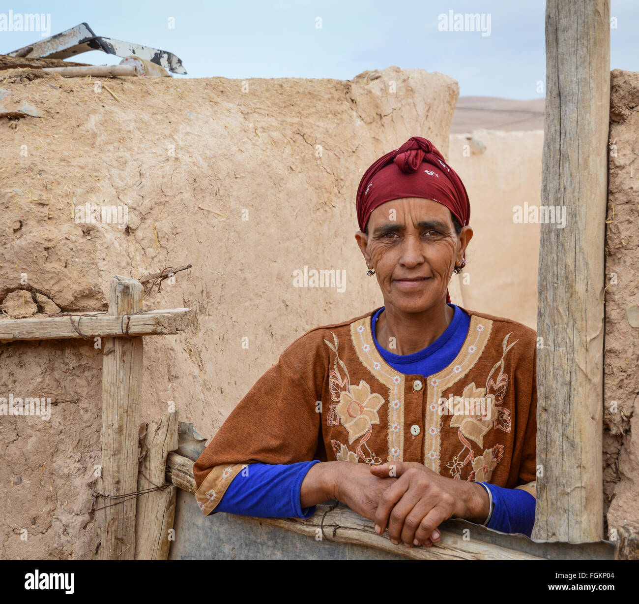 African woman in native dress hi-res stock photography and images - Alamy