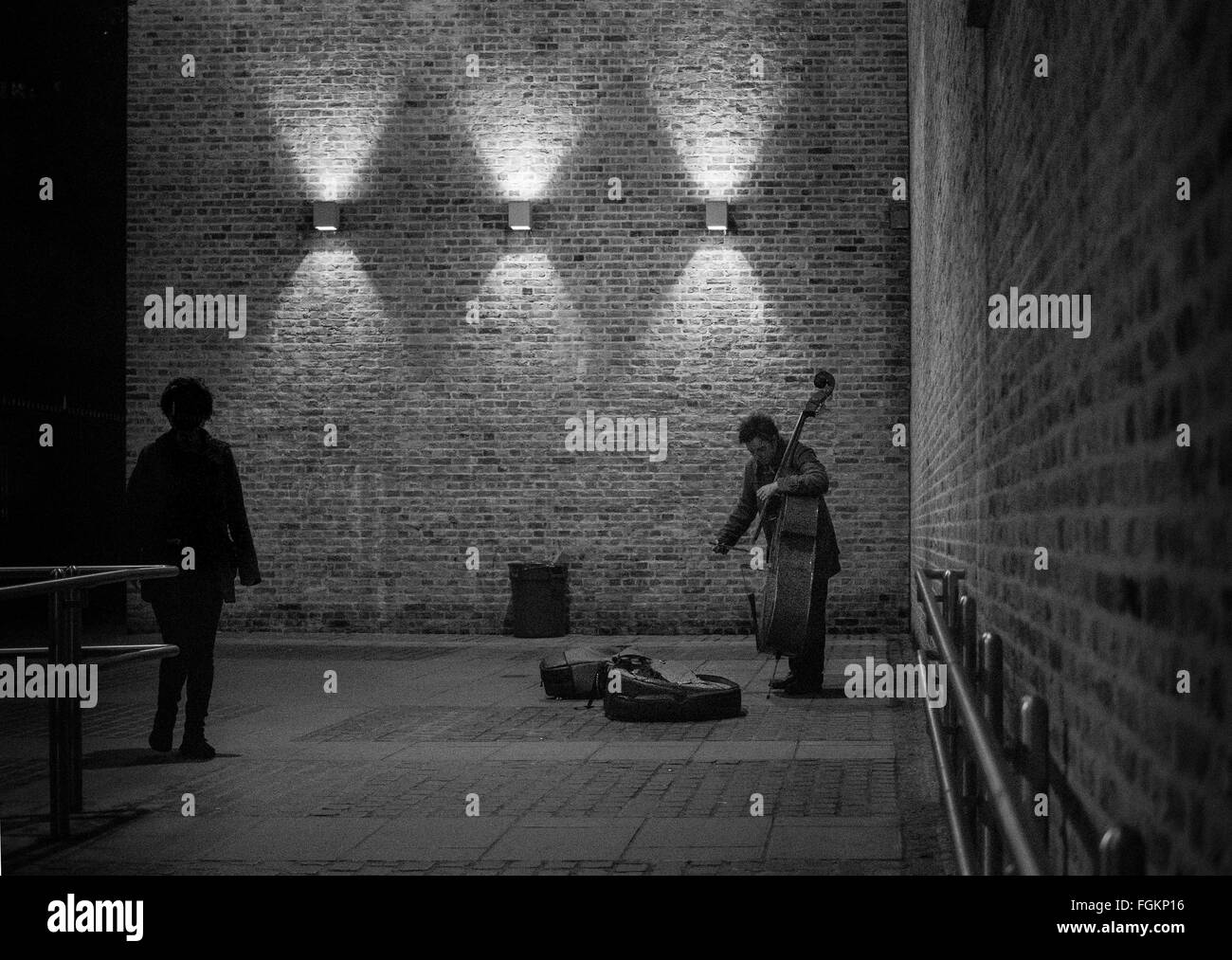 Street corner night hi-res stock photography and images - Alamy