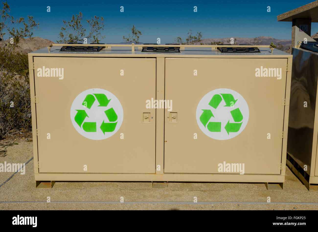 Recycling bins in desert remind visitors to clean up after themselves ...