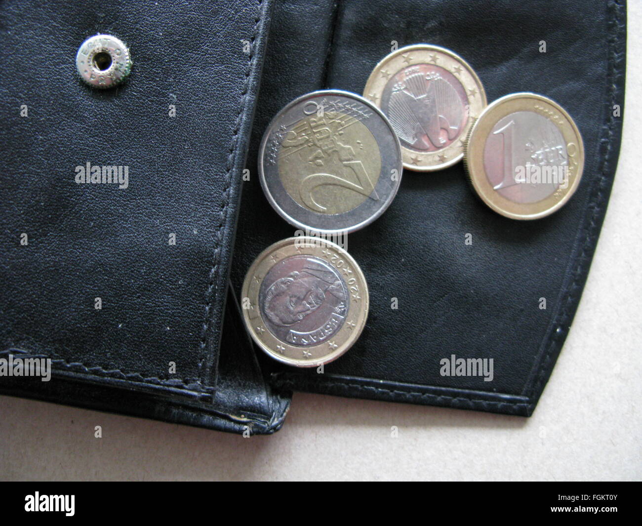 Purse of money hi-res stock photography and images - Alamy