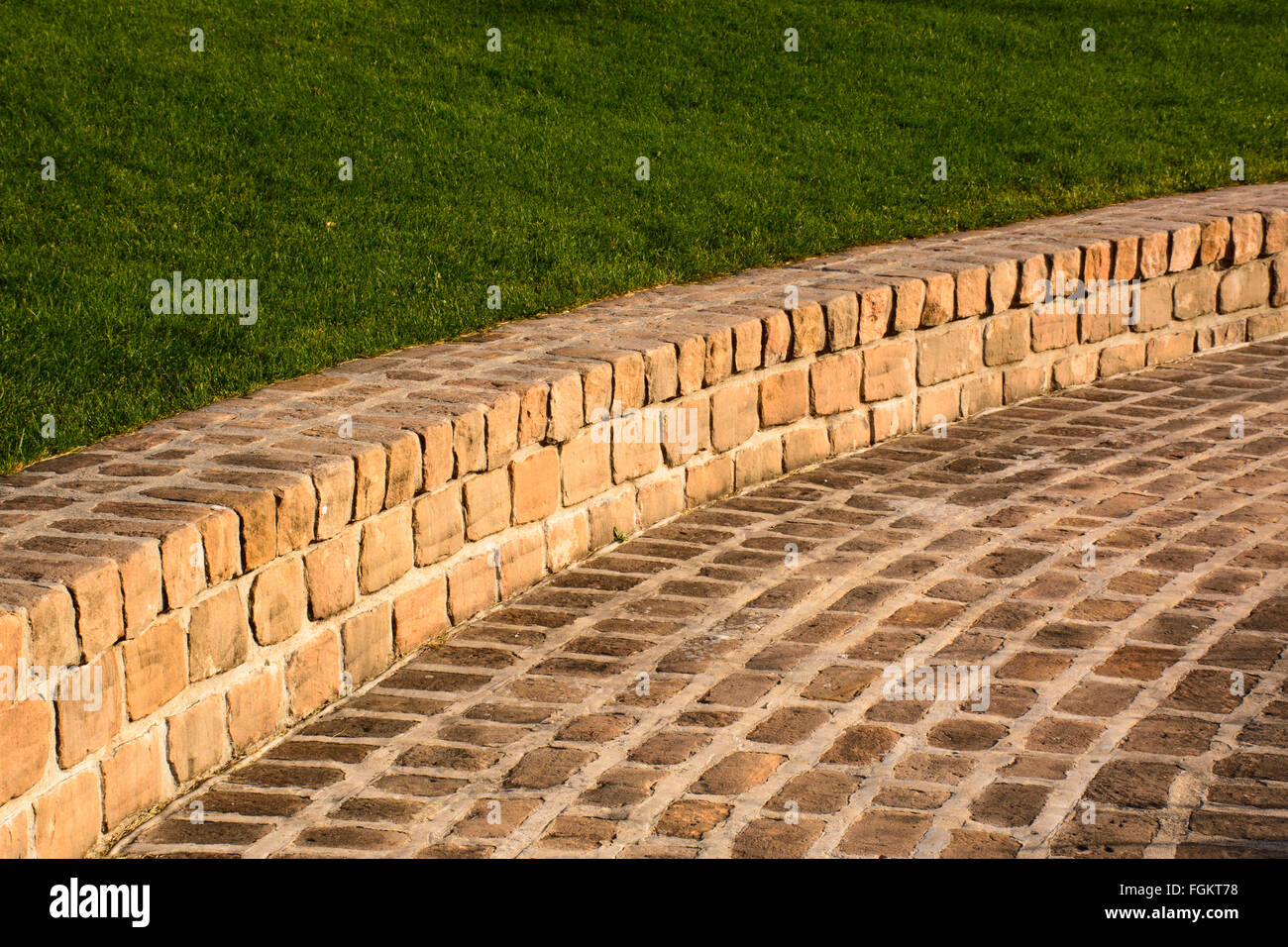Curved brick walkway hi-res stock photography and images - Alamy