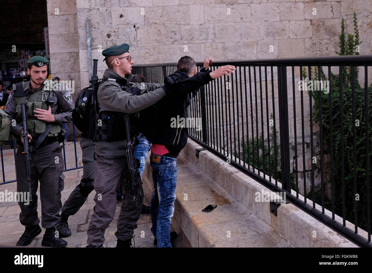 Israeli soldier damascus gate hi-res stock photography and images - Alamy