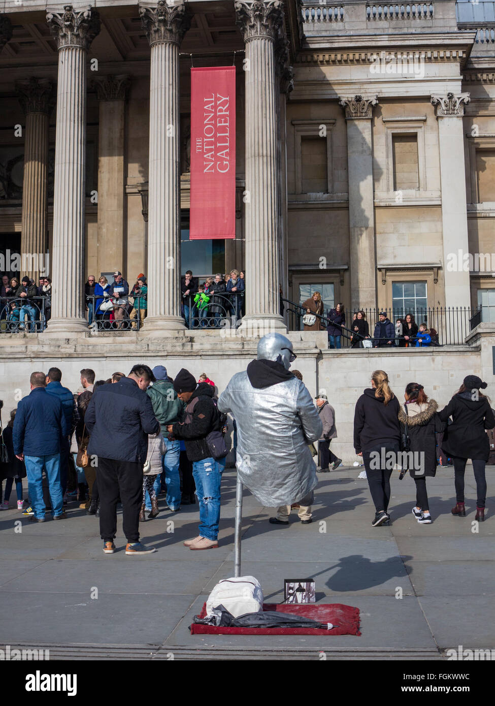 Statue outside national gallery art hi-res stock photography and images ...
