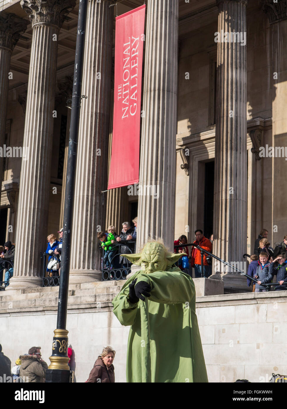 Star wars statues hi-res stock photography and images - Alamy