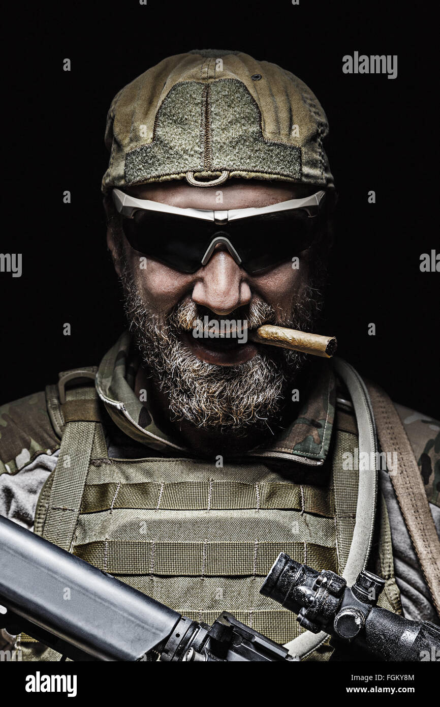 US Army soldier smoking Stock Photo - Alamy