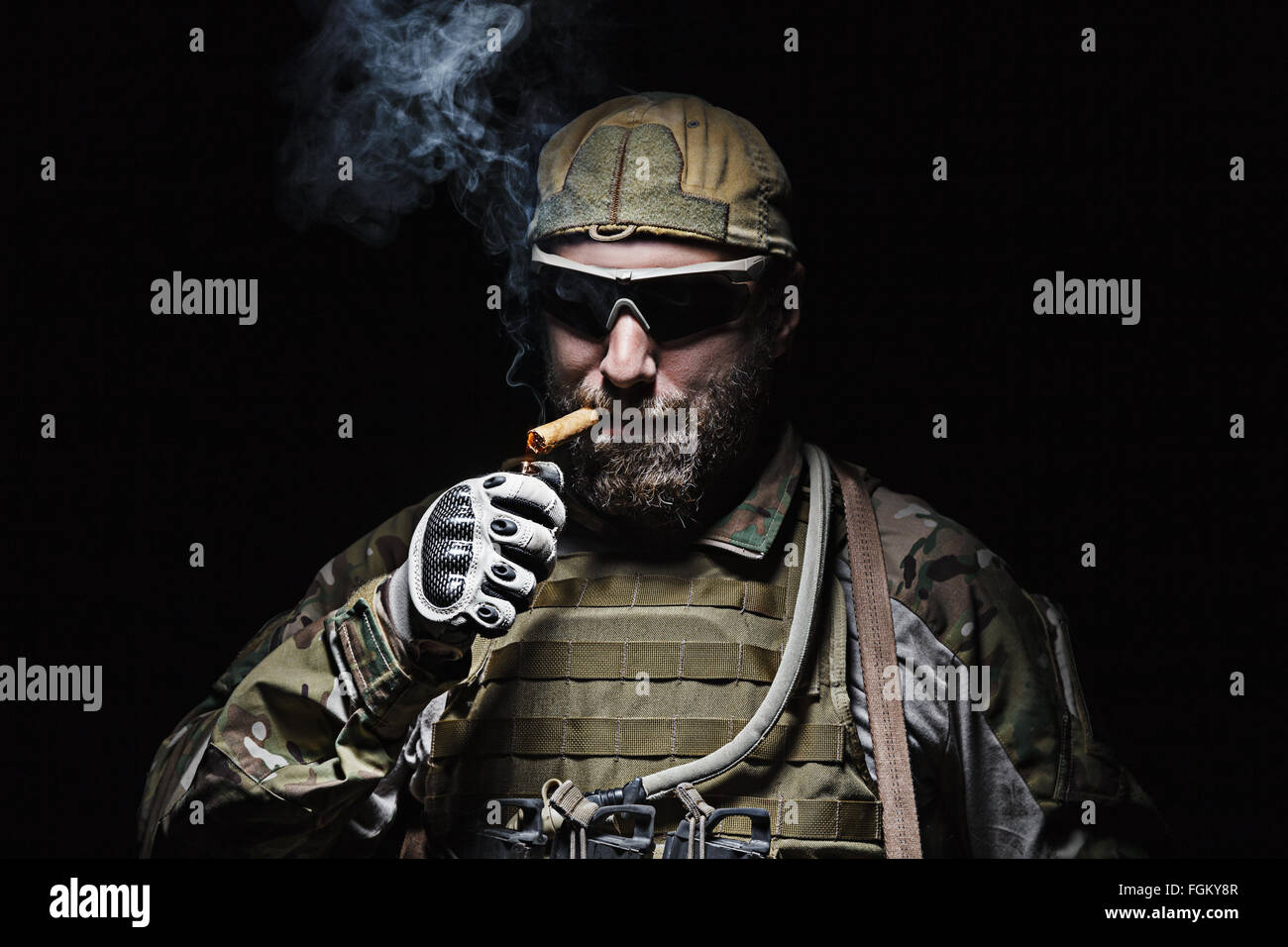 US Army soldier smoking Stock Photo - Alamy
