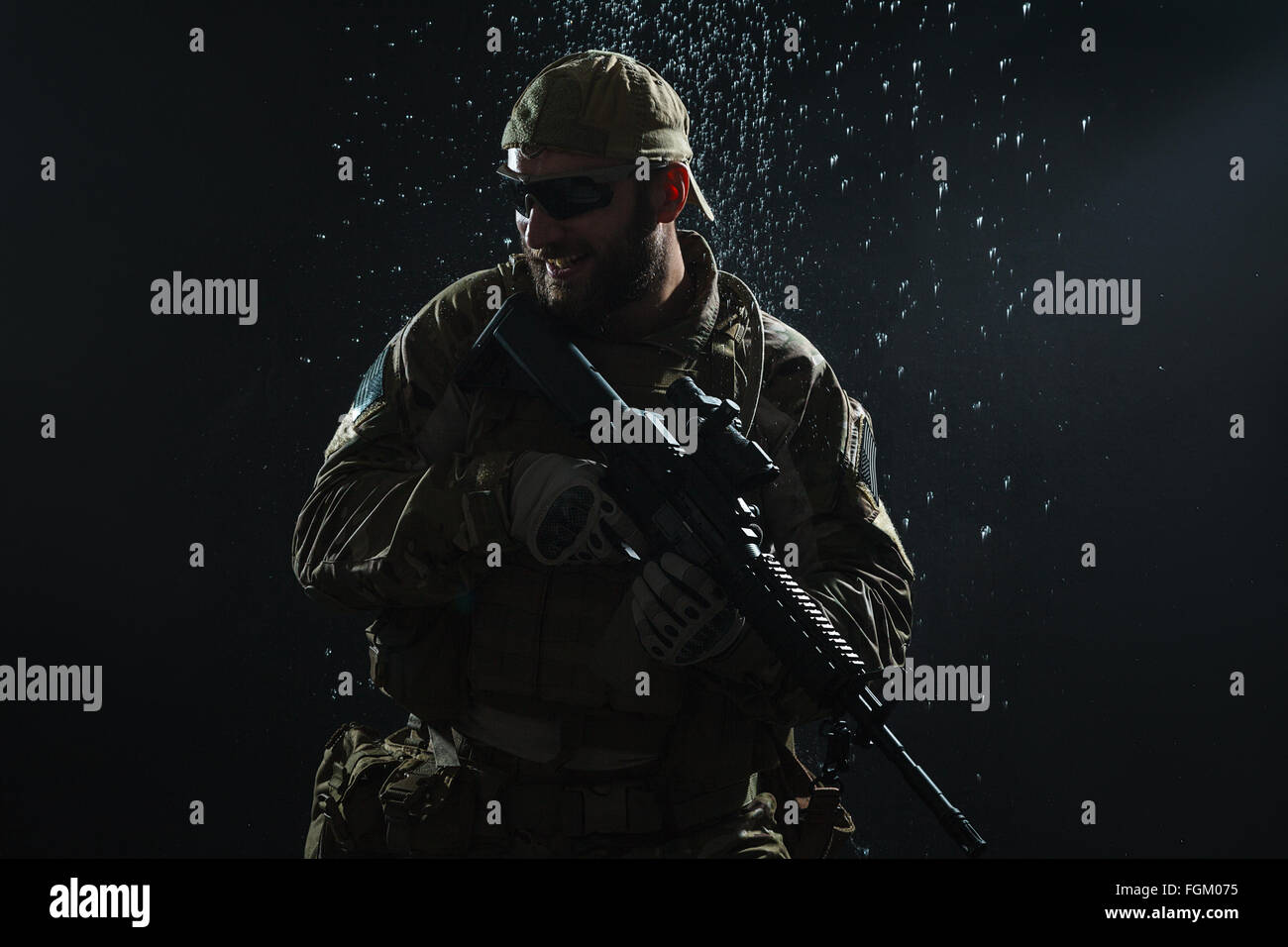 US Army soldier in the rain Stock Photo - Alamy