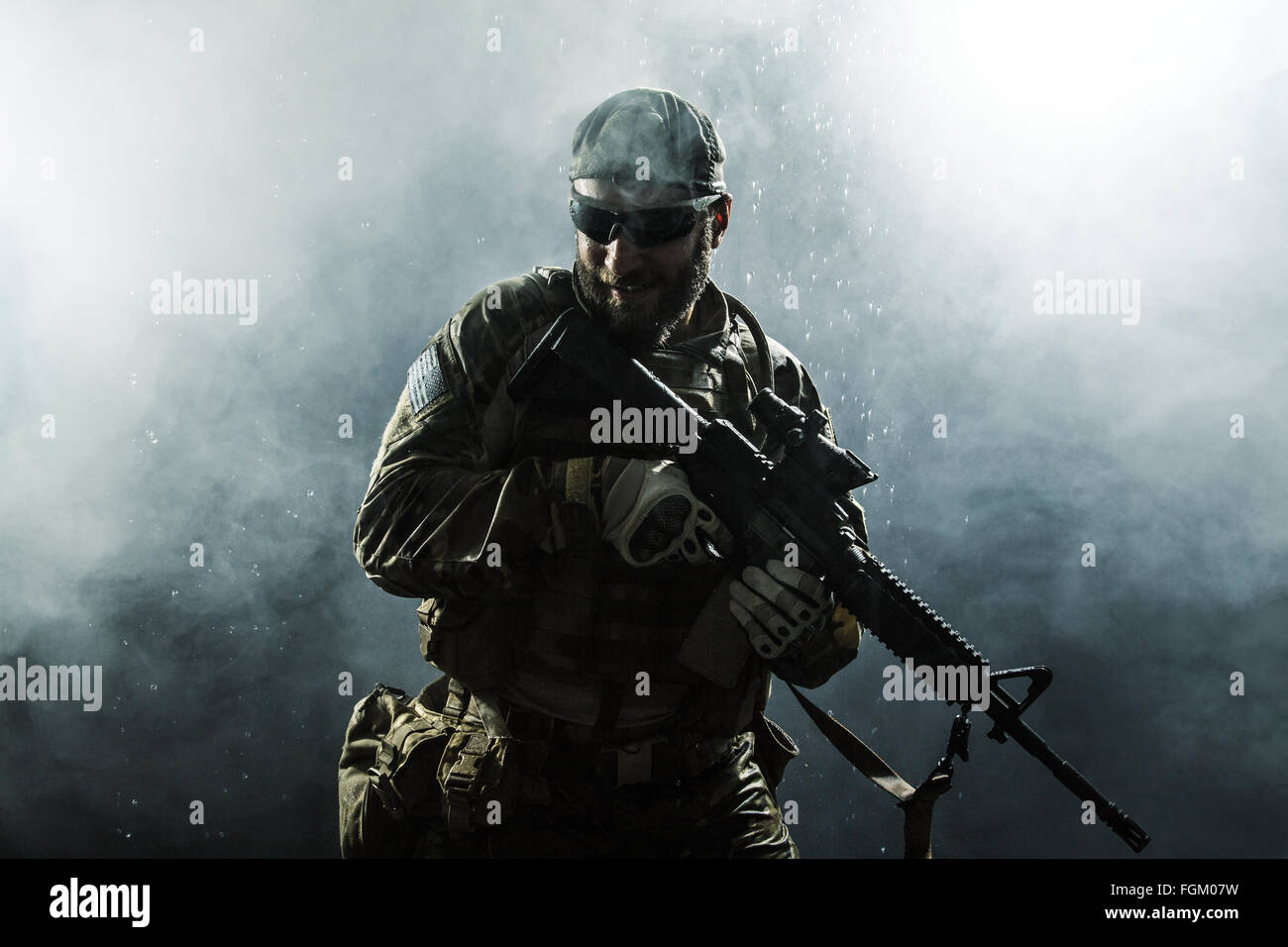 US Army soldier in the rain Stock Photo - Alamy