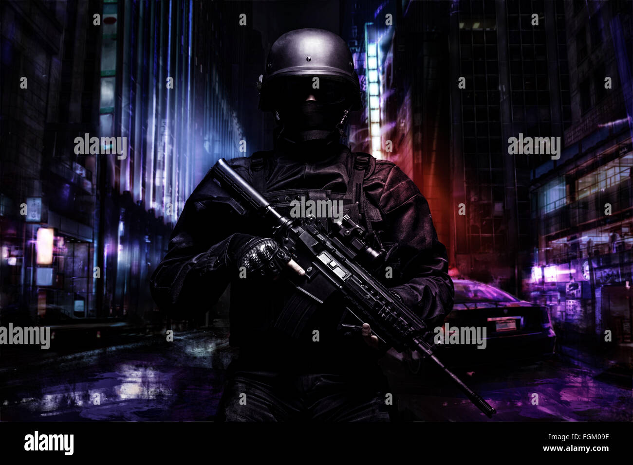 Spec ops police officer Stock Photo - Alamy