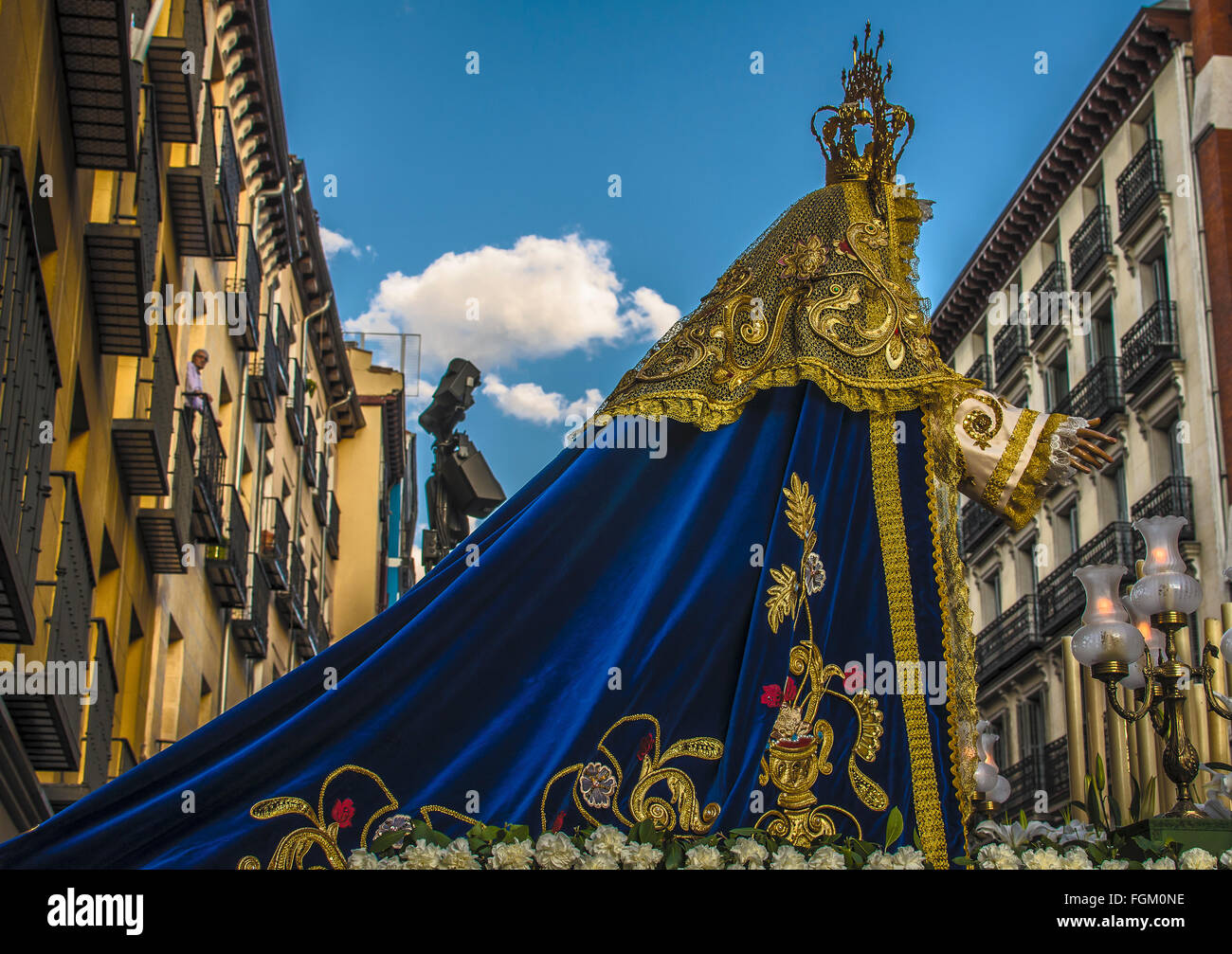 Triangle shape city hi-res stock photography and images - Alamy