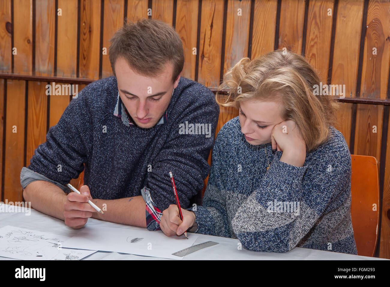 Teens working together hi-res stock photography and images - Alamy