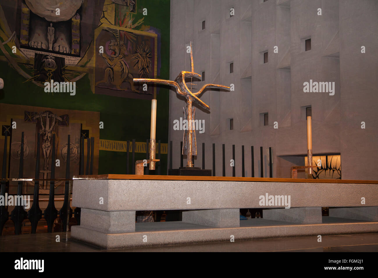 Modernistic design of altar at Coventry Cathedral Stock Photo - Alamy