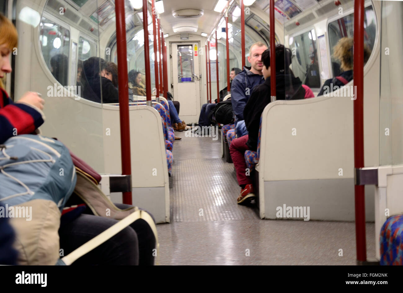 Empty london tube carriage hi-res stock photography and images - Alamy
