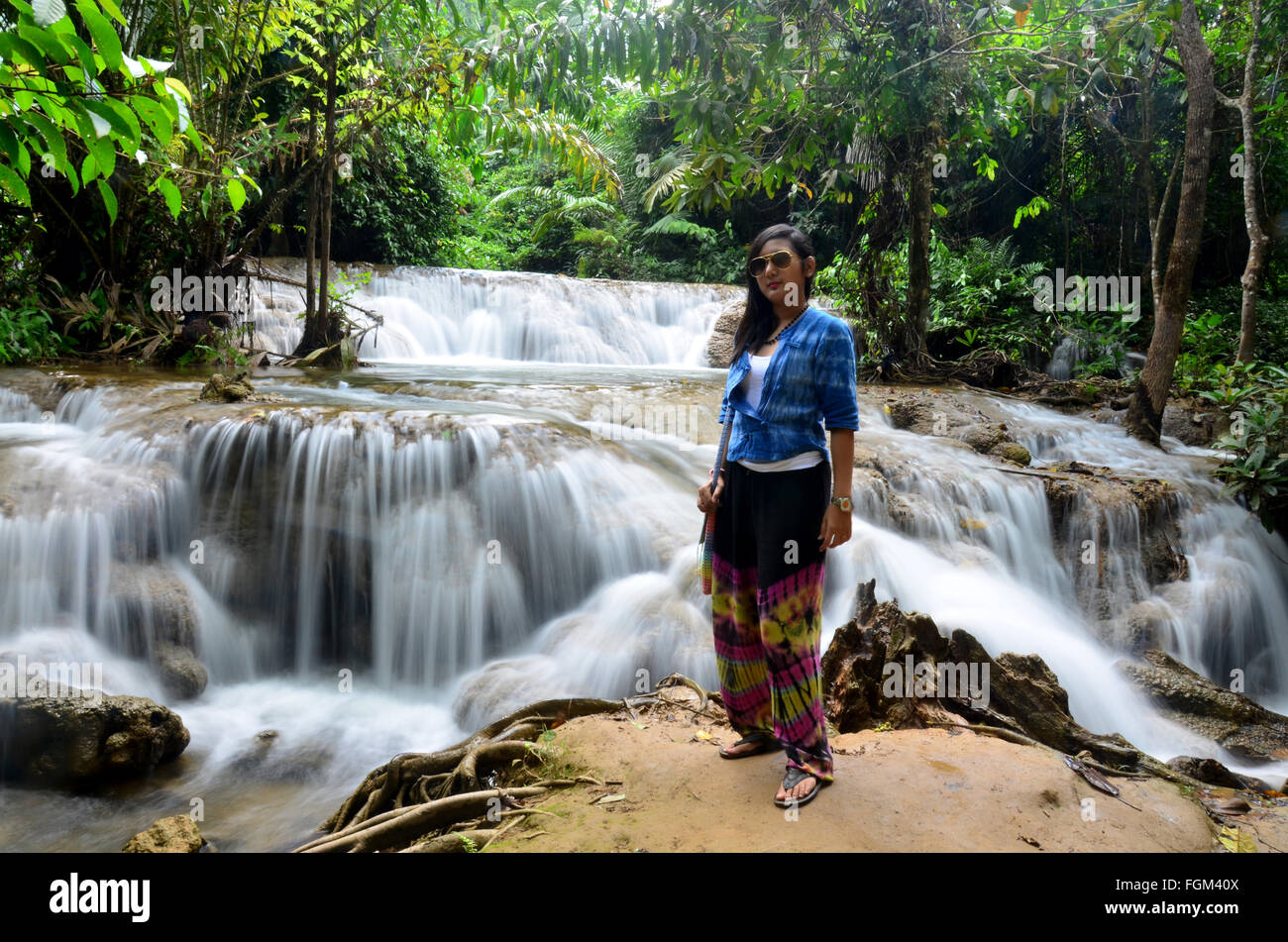 Thai women playing and portrait with Flow and Motion of Kroeng Krawia ...