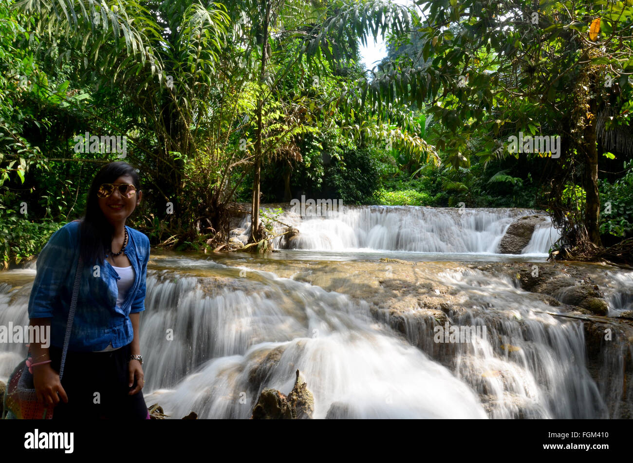 Thai women playing and portrait with Flow and Motion of Kroeng Krawia ...