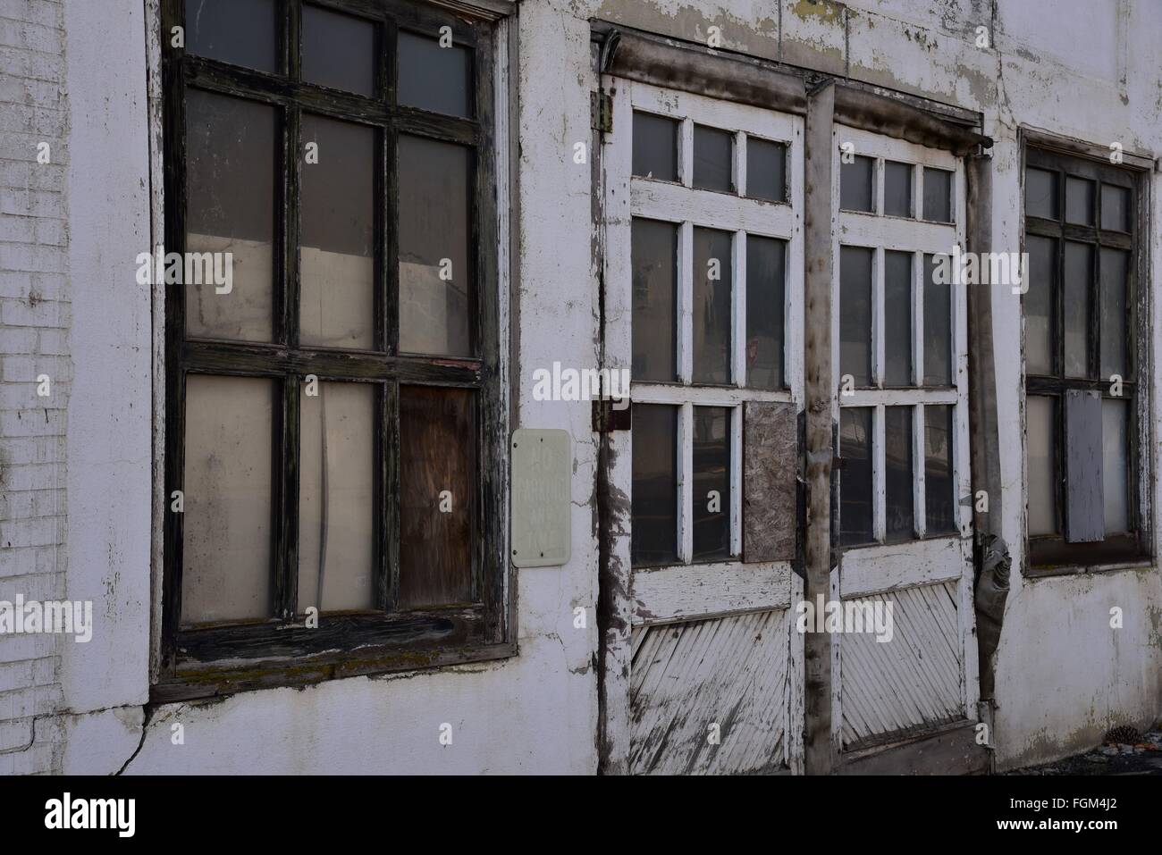 Old rustic doors building hi-res stock photography and images - Alamy