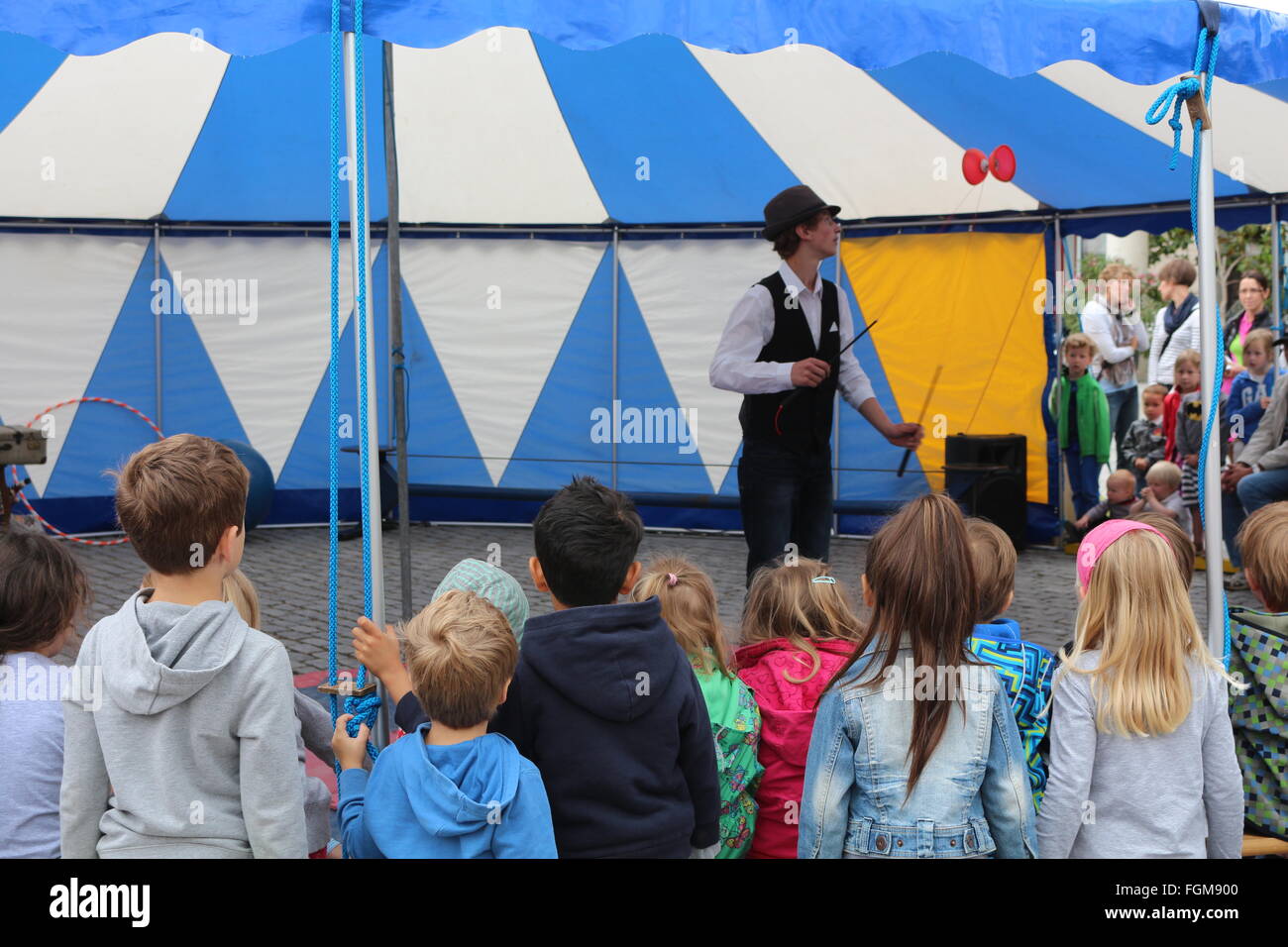 Circus show hi-res stock photography and images - Alamy