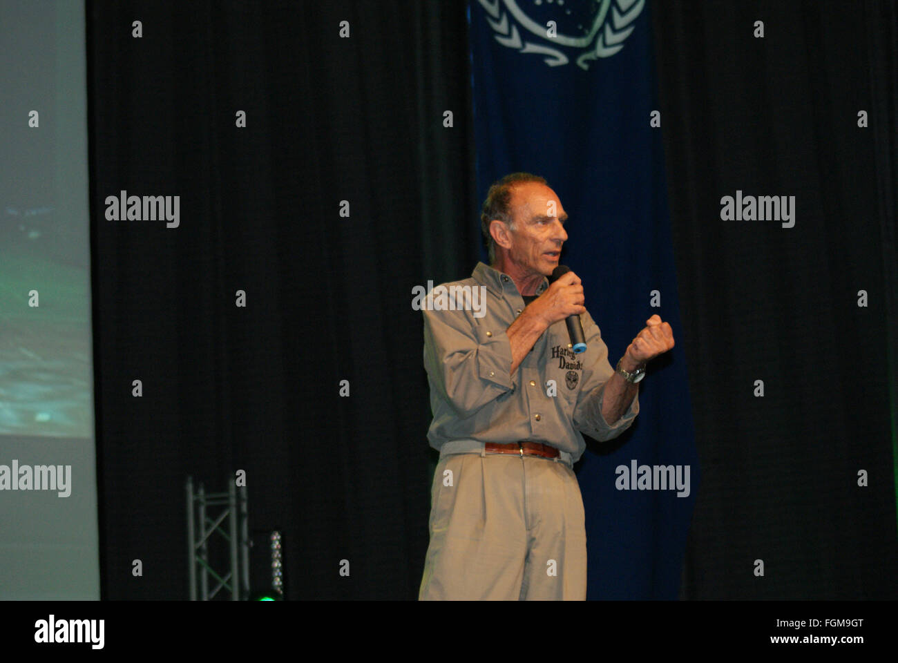 Deep space nine cast hi-res stock photography and images - Alamy