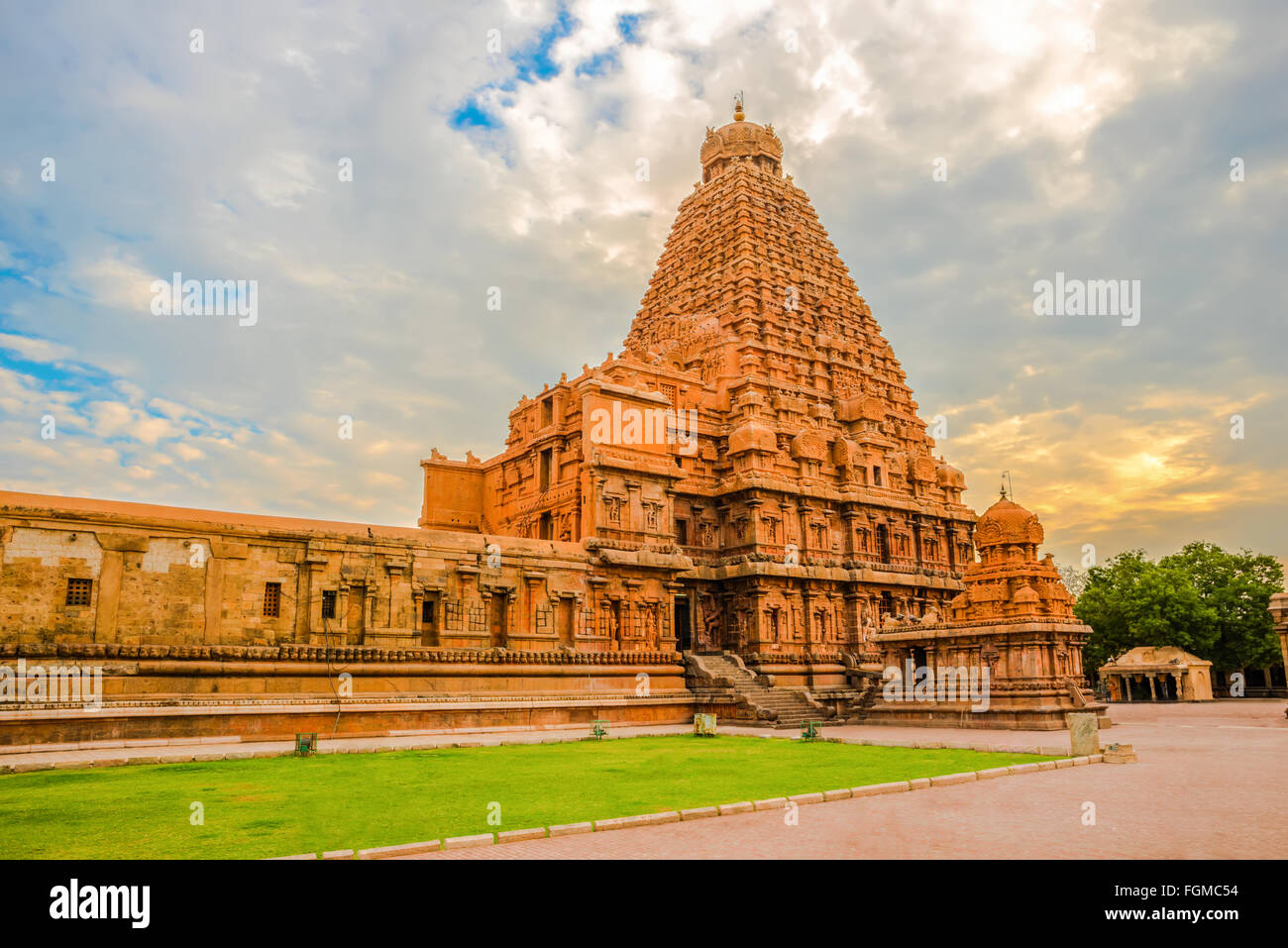 Tanjore temple tower hi-res stock photography and images - Alamy