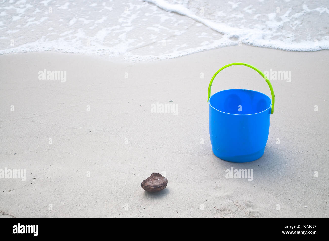 Summer beach sand castle bucket spade hi-res stock photography and ...