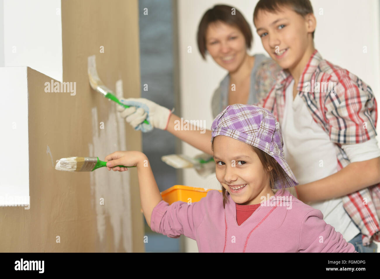 Family Kids Repair High Resolution Stock Photography and Images - Alamy