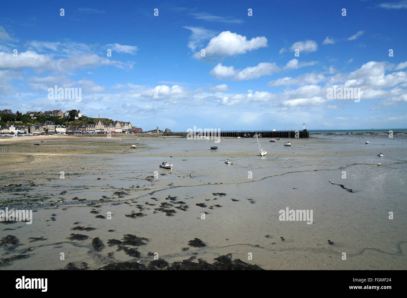 Cancale, the bay at low tide Stock Photo - Alamy
