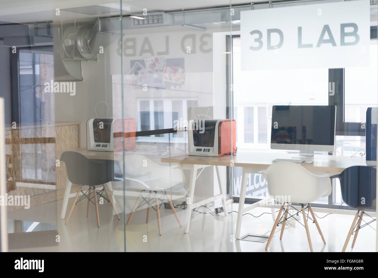 3D lab, new technology laboratory classroom. Startup business modern office interior Stock Photo ...