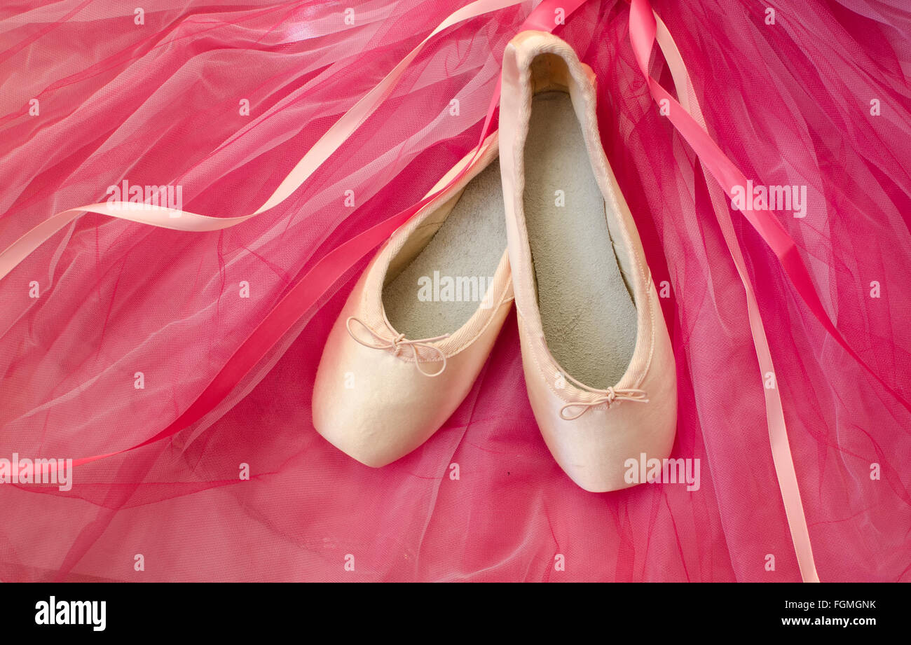 Pointe shoes ribbons hi-res stock photography and images - Alamy
