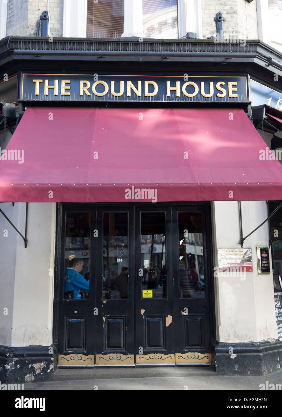 The Round House public house in Garrick Street London Stock Photo - Alamy