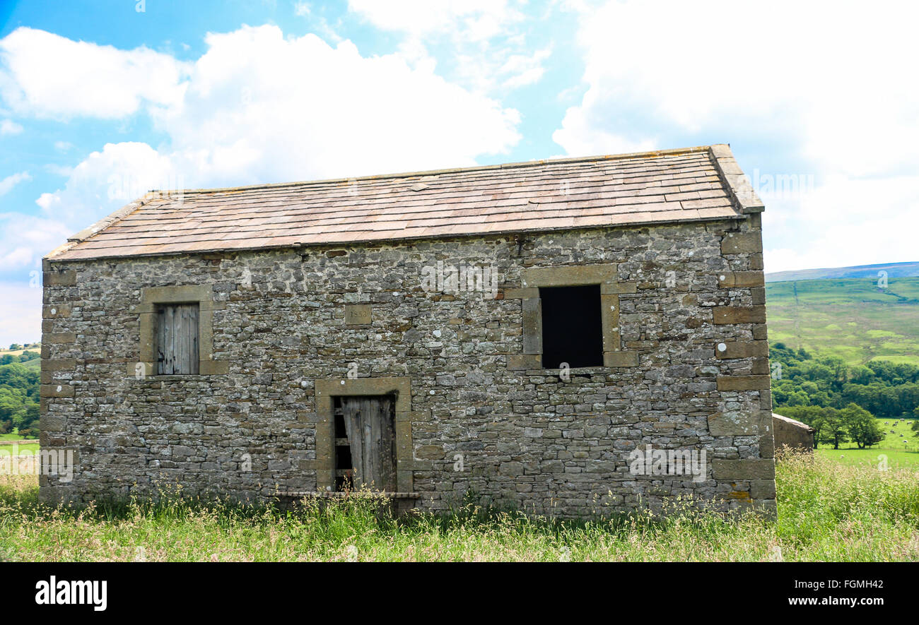 Olde barn hi-res stock photography and images - Alamy