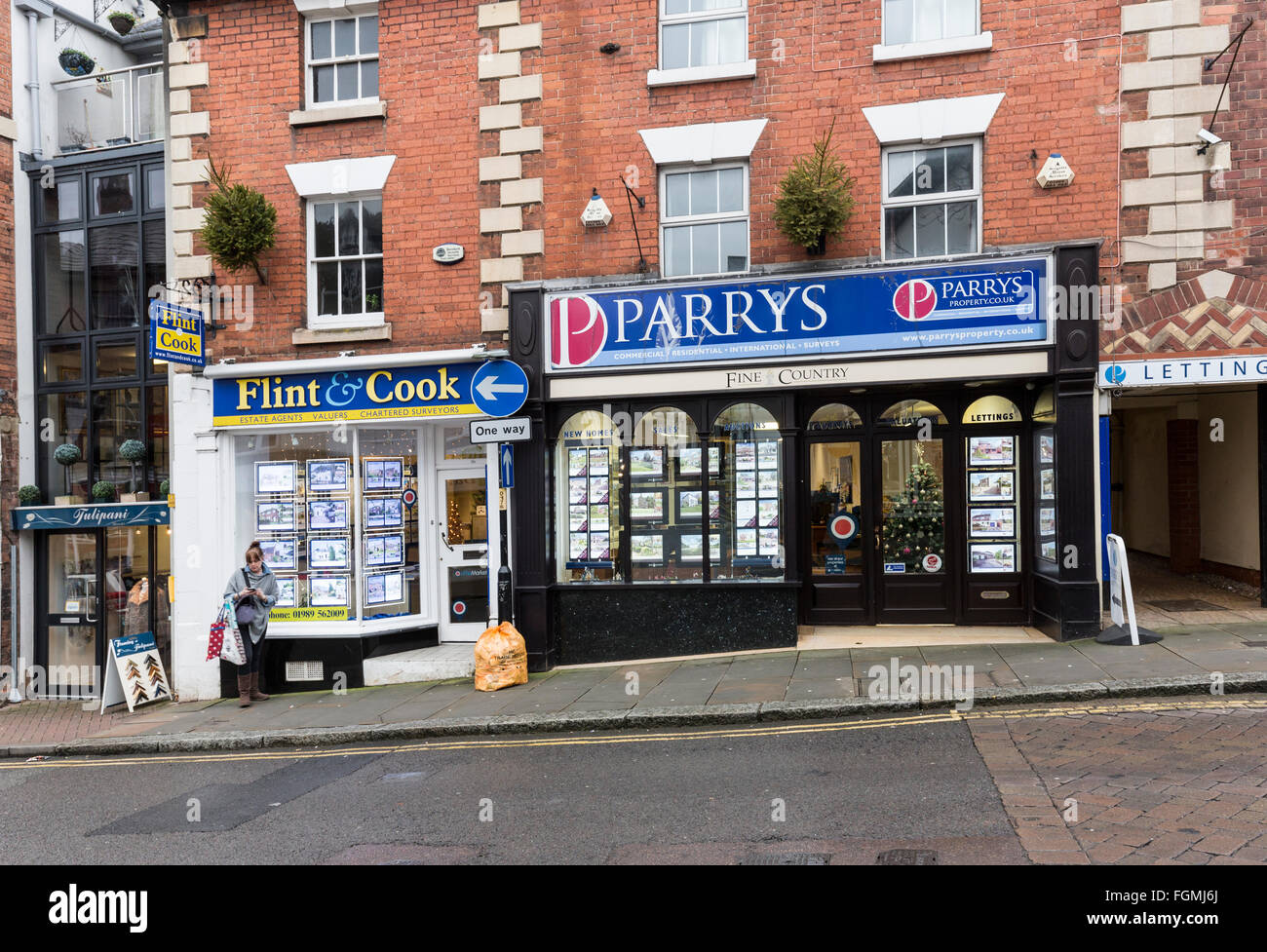 Estate agents windows hi-res stock photography and images - Alamy
