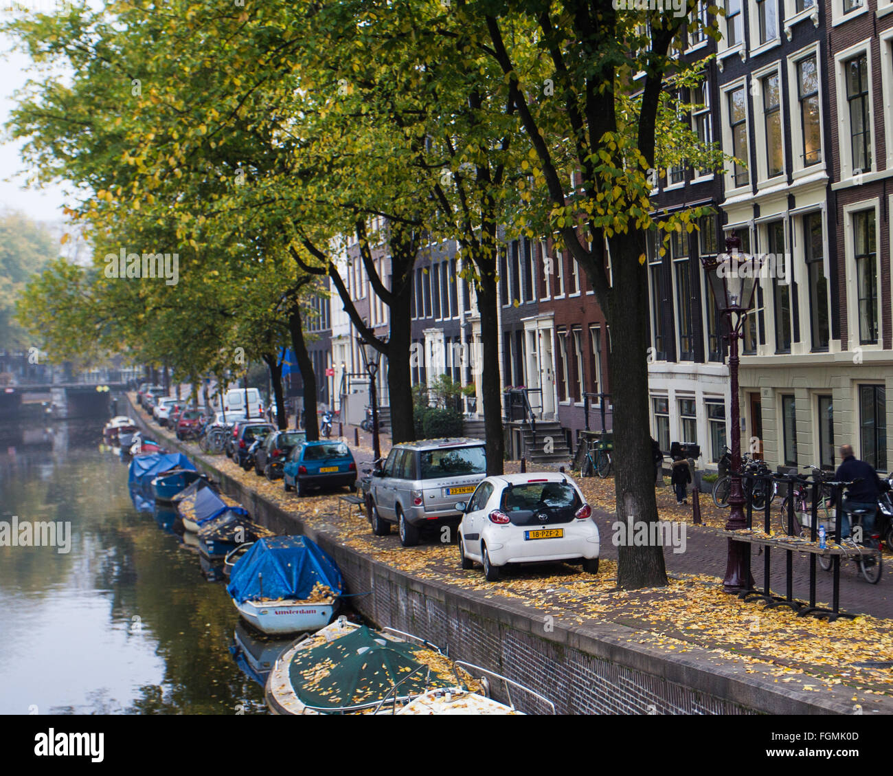 Canal side housing hi-res stock photography and images - Alamy