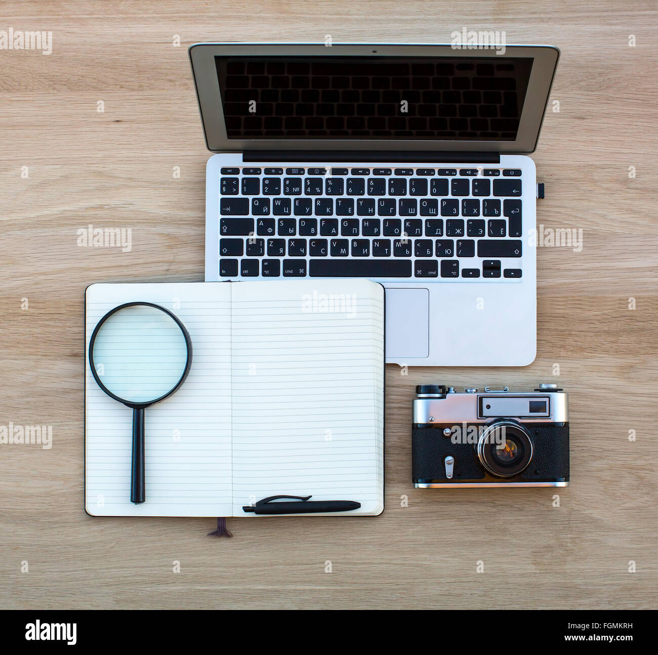 Pen magnifier hi-res stock photography and images - Alamy