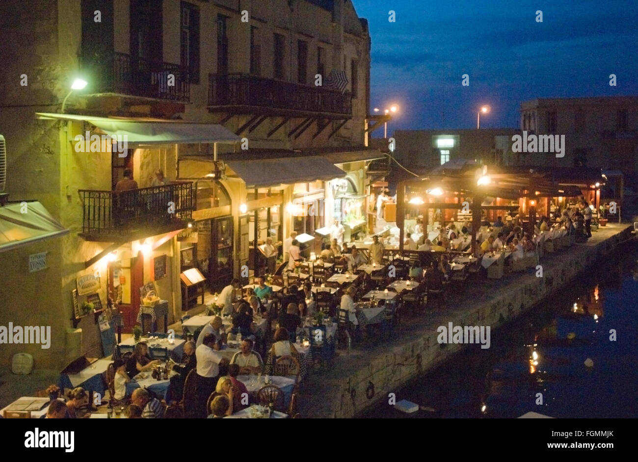 Griechenland, Kreta, Rethymnon, Restaurants und Tavernen umsäumen den ...