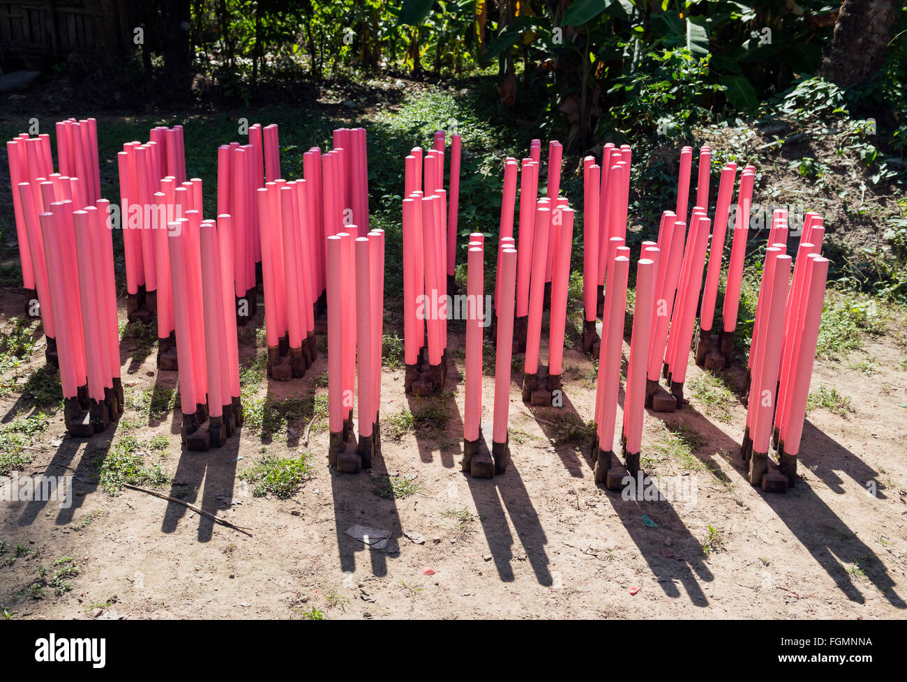 Rubber band production. Bilu Kyun, Burma Stock Photo - Alamy