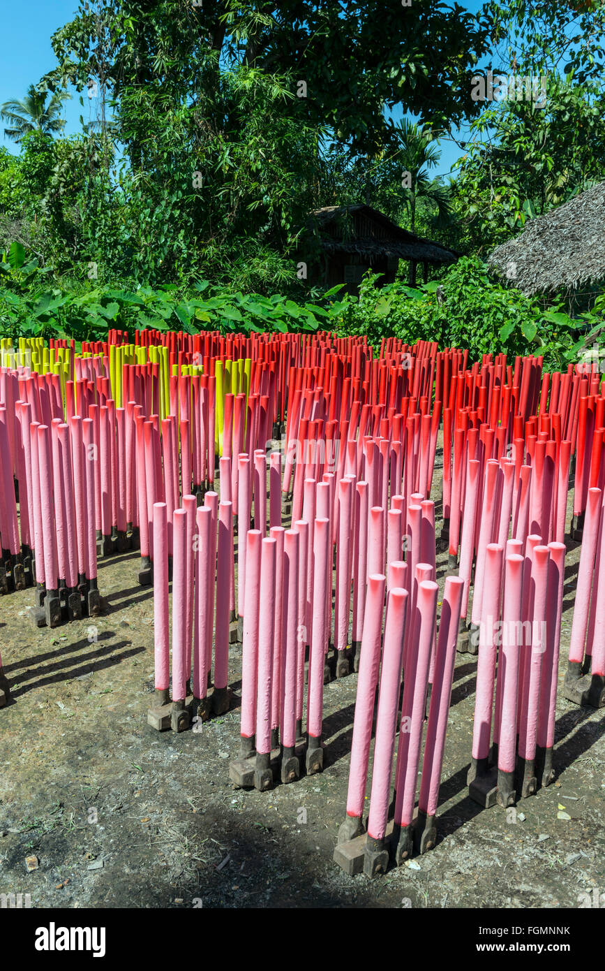 Rubber band production. Bilu Kyun, Burma Stock Photo - Alamy