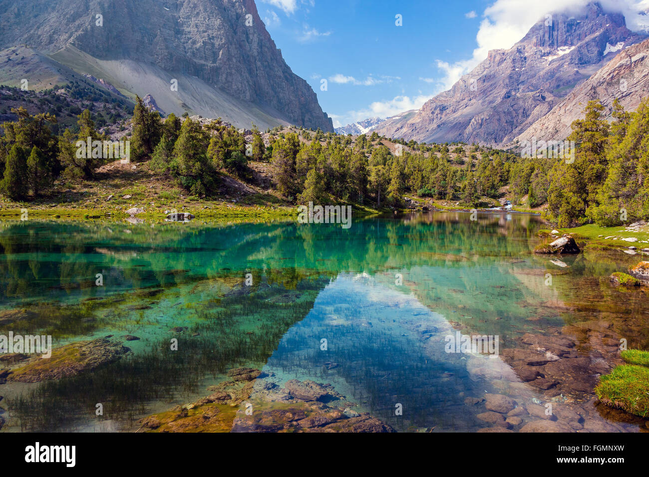 Serene view moraine lake hi-res stock photography and images - Alamy