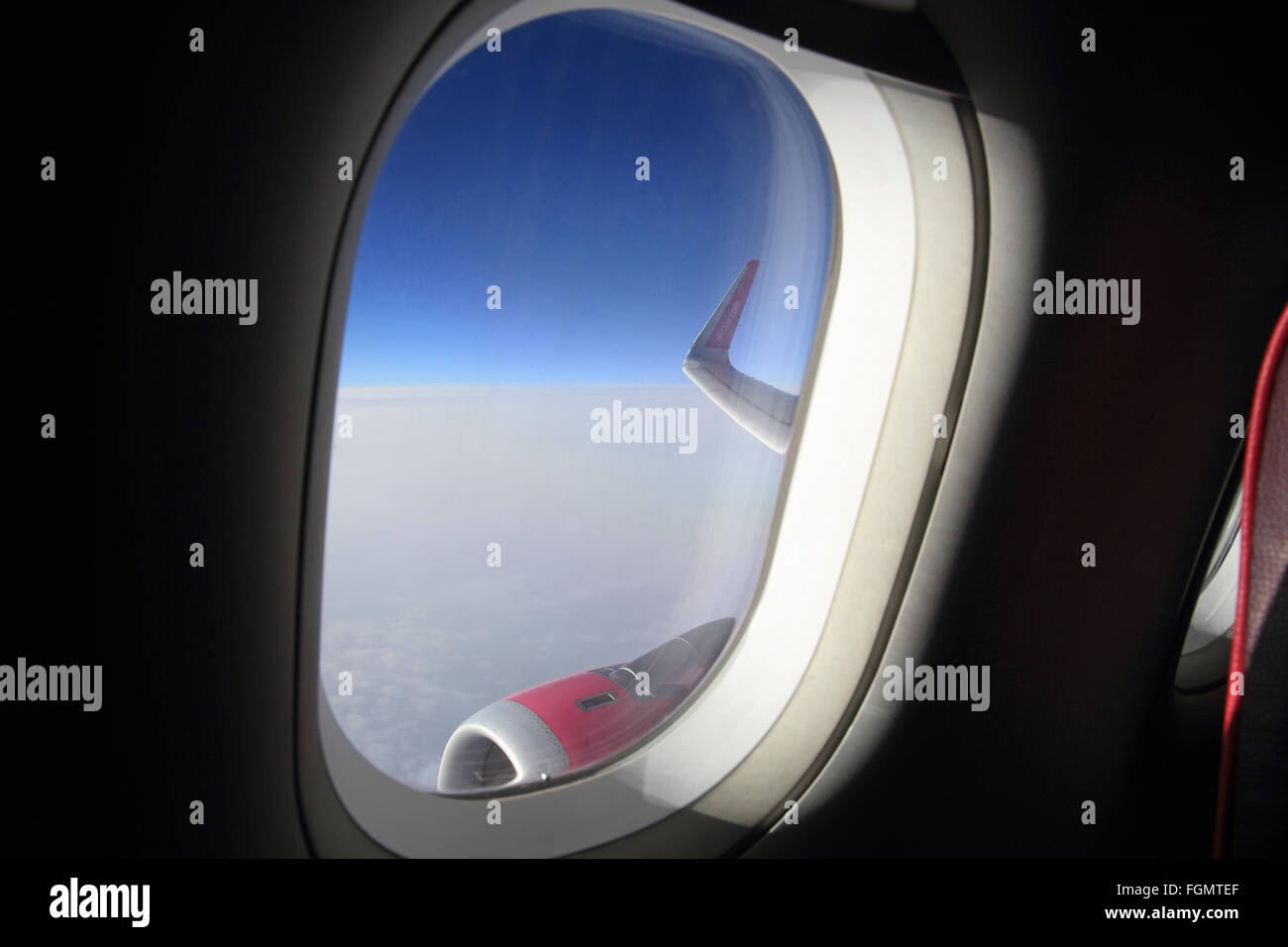 Plane flying through cloud hi-res stock photography and images - Alamy
