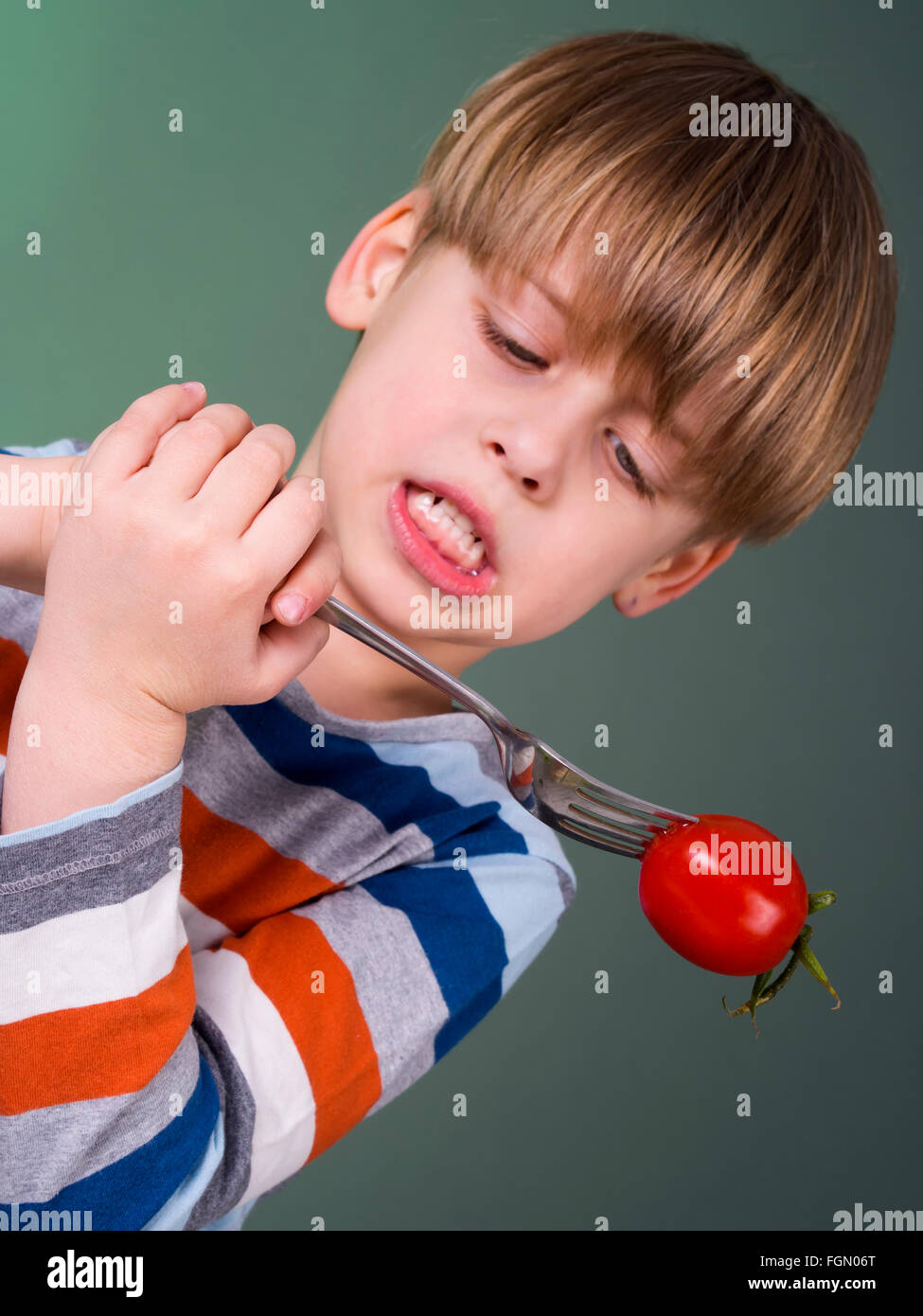 boy eating tomato Stock Photo - Alamy