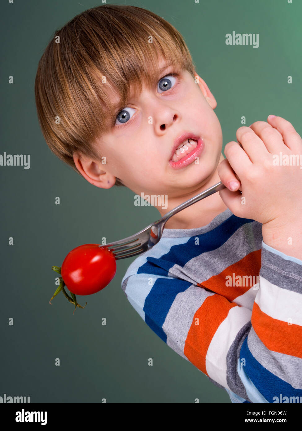 boy eating tomato Stock Photo - Alamy