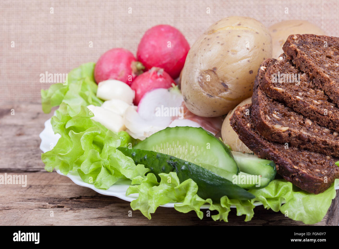 Rustic food table hi-res stock photography and images - Alamy
