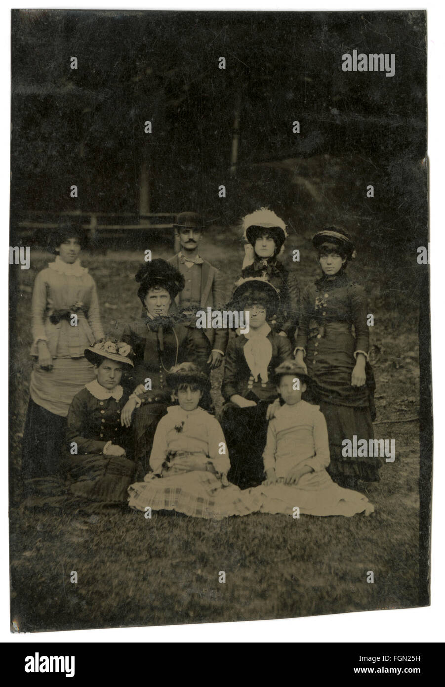 Victorian girls clothes High Resolution Stock Photography and Images ...