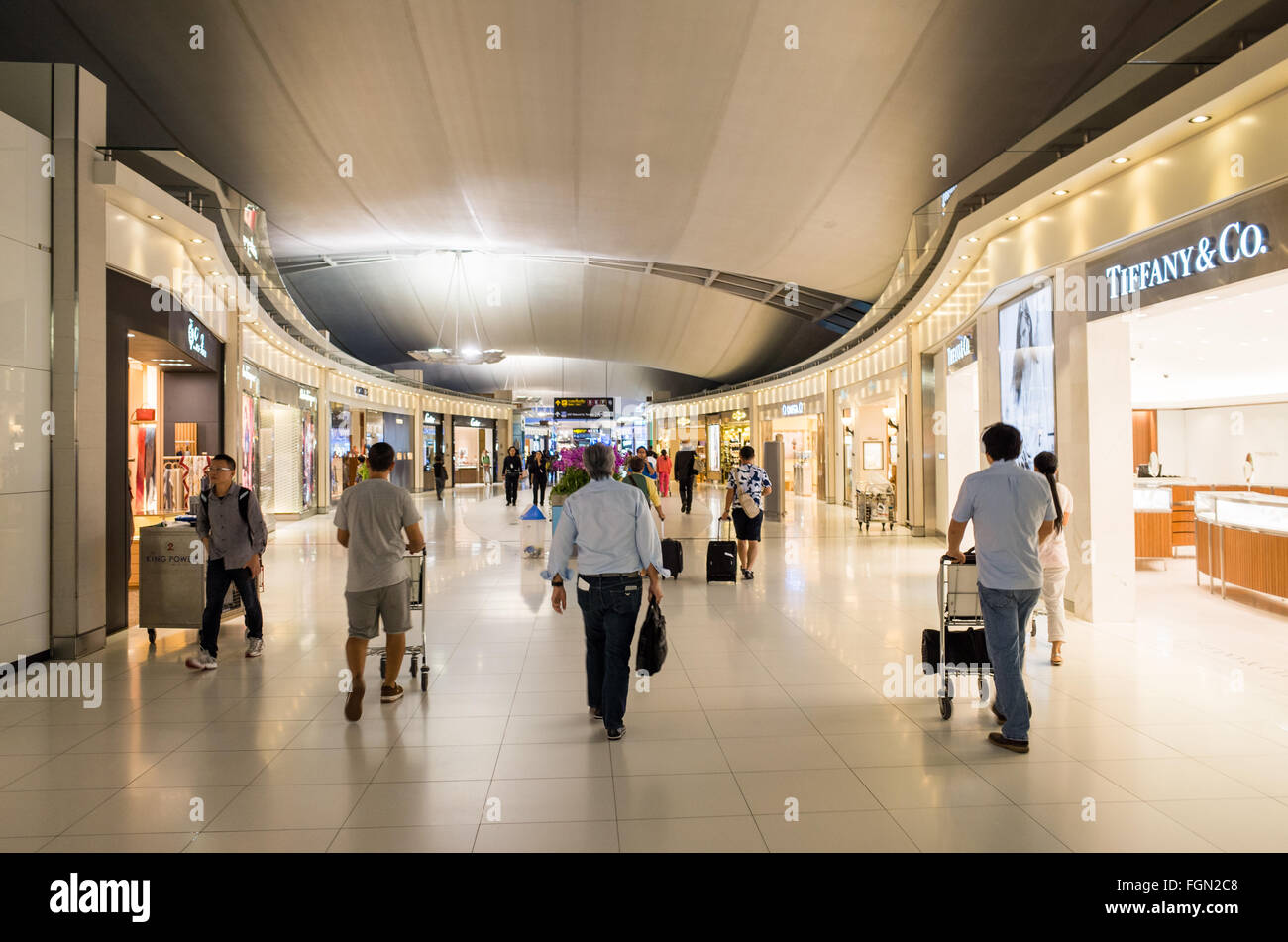 Airport retail hi-res stock photography and images - Alamy