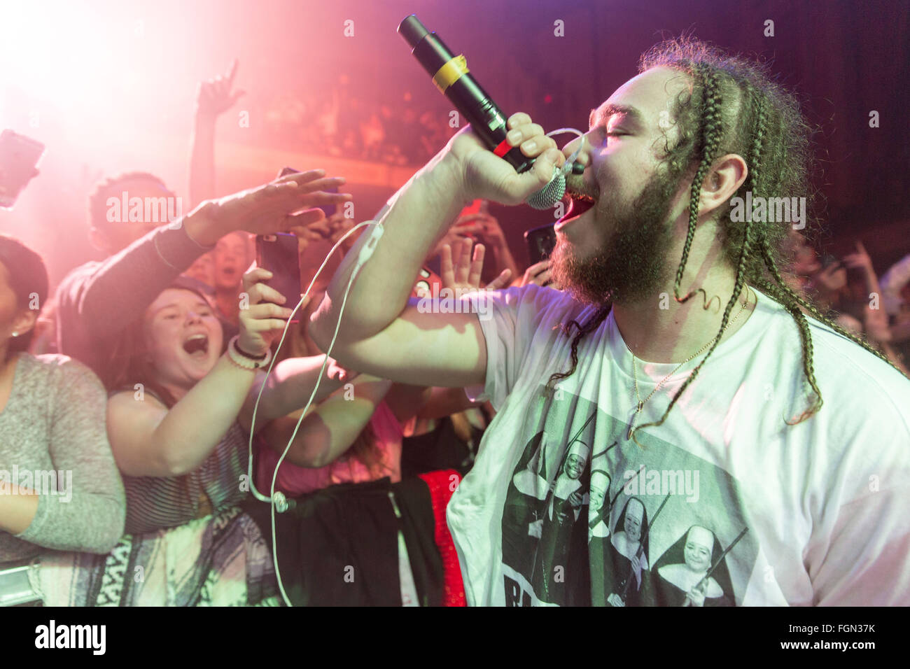 Gold teeth singer hi-res stock photography and images - Alamy