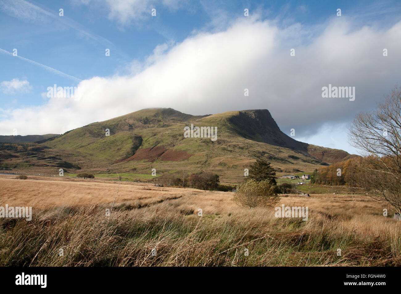 Y Garn the northern end of The Nantlle Ridge from the path to ...